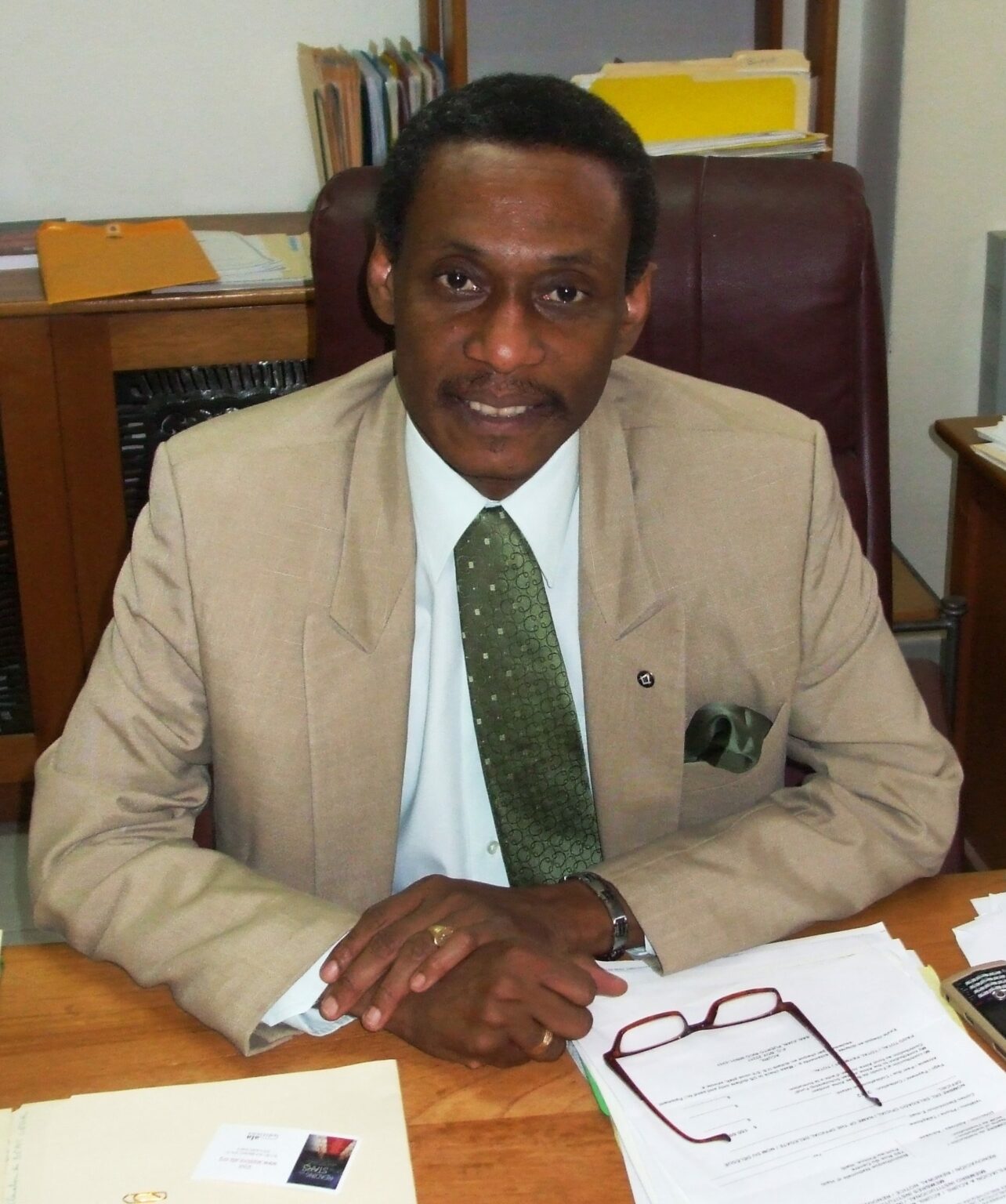 Les élites ont détruit le pays, se désole Emmanuel Ménard - METROPOLE